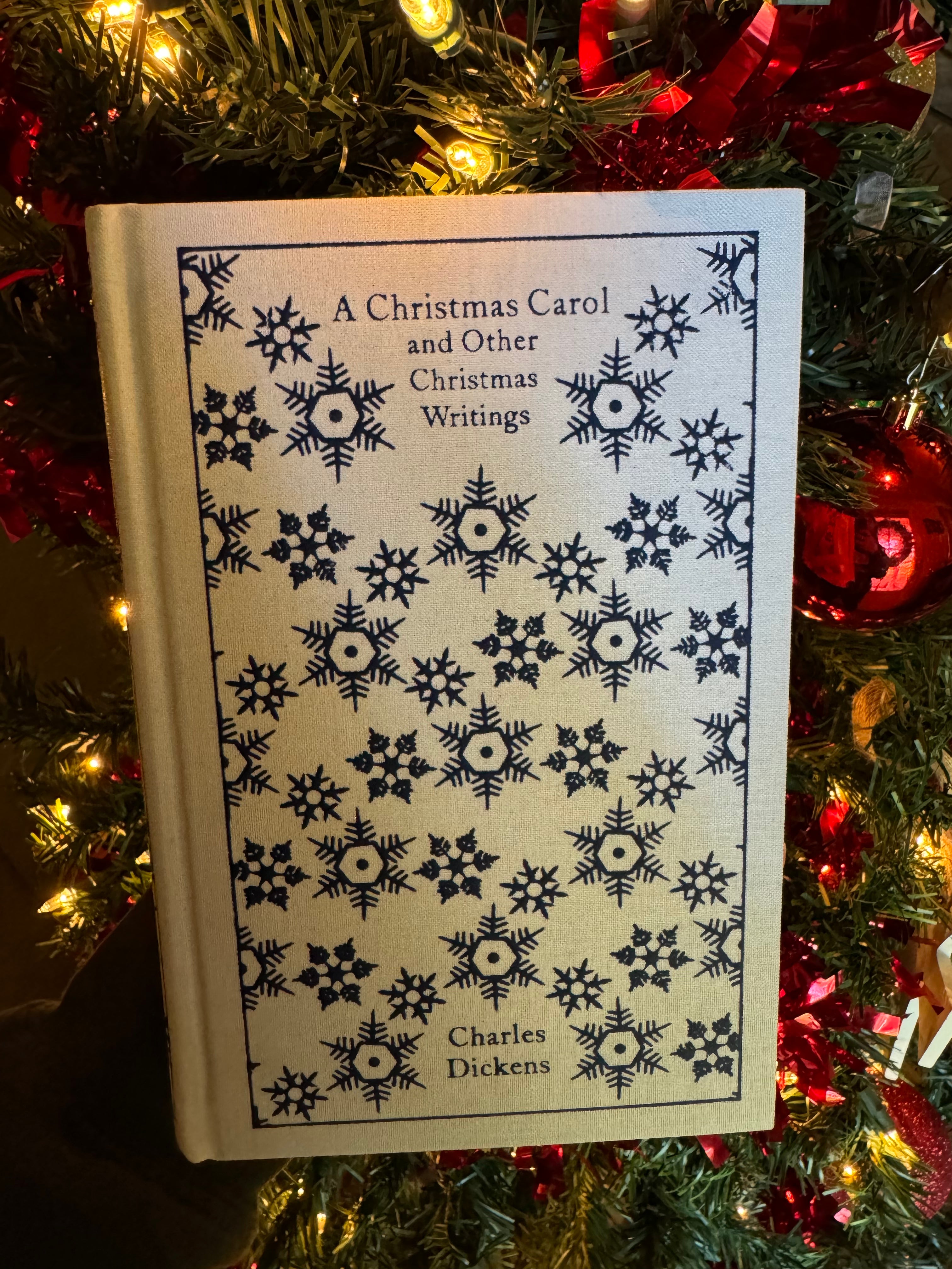 *NEW* A Christmas Carol by Charles Dickens – Berry Bookish Sisters